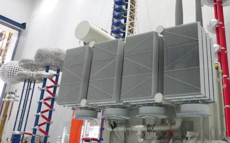 Hitachi Energy prueba transformador de 765 kV para mejorar seguridad y ...